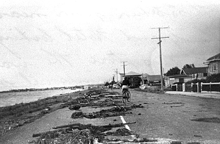 The Cyclone of 1954 - Gold Coast City Libraries